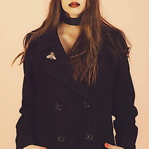 WILLBOND 4 Pieces Honey Bee Brooch Lapel Pins for Women Crystal Insect Themed Bee Brooches with Faux Pearl Fashion Gift for Birthday Dating Party Anniversary