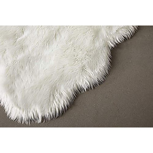 LEEVAN Faux Fur Sheepskin Shaggy Rug Silky Super Soft Area Rug Plush Fluffy Chair Cover Seat Floor Mat Carpet Luxurious Comfort Accent Home Decor for Living Room Kid’s Room (4ft x 6 ft, White)