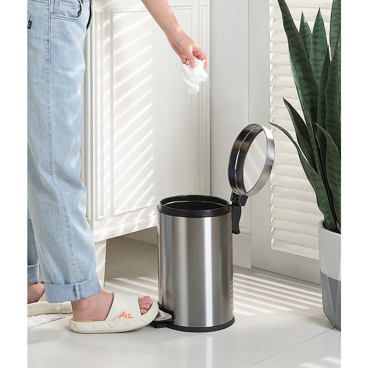 SunnyPoint 4.5 Liter / 1.2 Gallon Round Trash Can with Plastic Inner Bucket; Bathroom, Office, Kitchen and Bedroom Step On and Slow Close (S.N)
