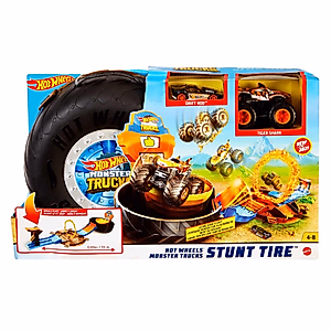 Hot Wheels Monster Trucks Stunt Tire Play Set Opens to Reveal Arena with Launcher, 1 1:64 Scale Car & 1 Monster Truck, Portable Toy Gift Set for Ages 4 to 8 Years Old, Black
