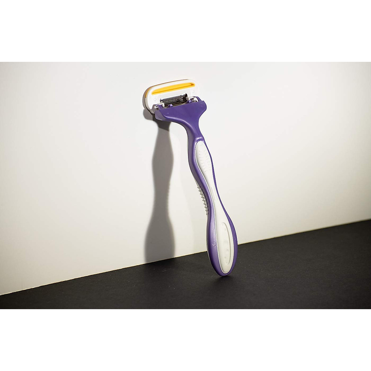 About Body Spa Shave 4-Blade Disposable Razors, Premium Disposable Shavers With Coconut Oil Moisture Pad, 4 Count