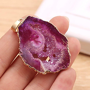 Natural Agate Slice Druzy Necklace - Irregular Slice Natural Quartz Geode Pendant Necklace with Gold Plated Edge, Bohemian Natural Stone Jewelry for Women (Pinkish Purple)