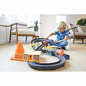 Disney Cars Toys Race Around Radiator Springs Playset