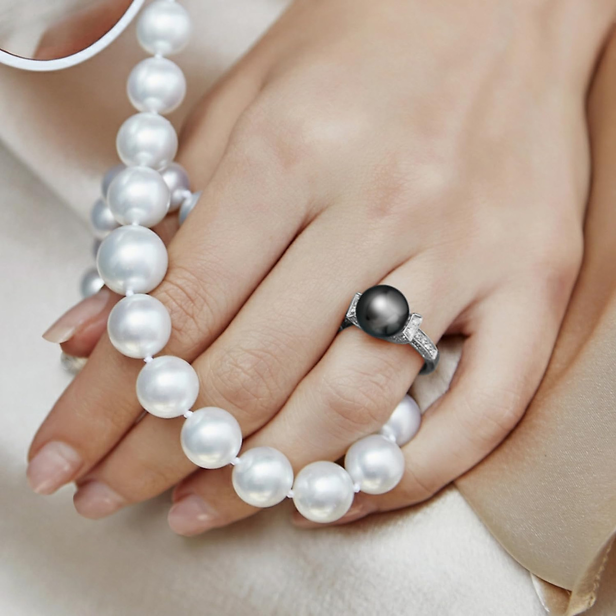 The Pearl Source 14K Gold 8.5-9mm AAA Quality Round White Japanese Akoya Saltwater Cultured Pearl Bracelet for Women