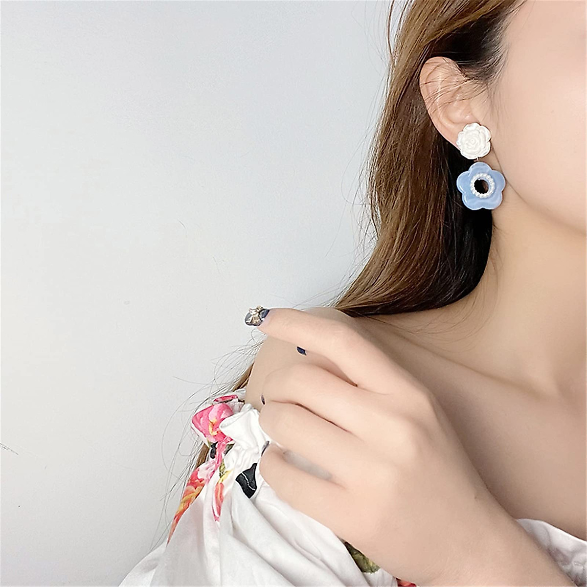MALOYANVE Acrylic Flower Earrings for Women Small Fresh Cute White Handmade Unique Flower Earrings S925 Silver Resin Needle Jewelry (Hollow Flower)