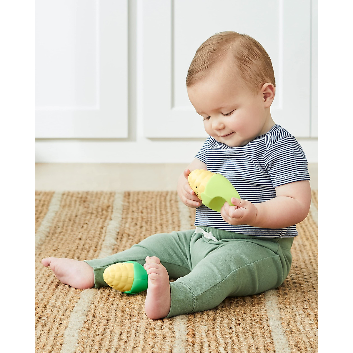 Skip Hop Baby Musical Toy Maracas, Farmstand, Mara-Corns