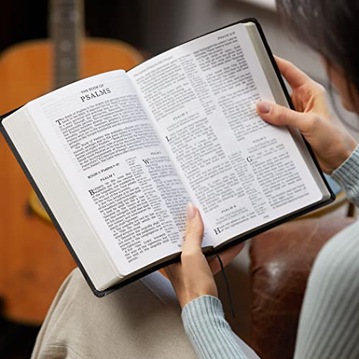 KJV Holy Bible, Giant Print Center-Column Reference Bible, Black Leather-look, 53,000 Cross References, Red Letter, Comfort Print: King James Version