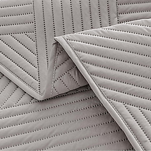 Whale Flotilla Queen Quilt Set, Soft Lightweight Quilts Bedspreads Coverlet with Embossed Pattern, Bedding Sets with 2 Pillow Shams, Reversible Bed Cover for All Seasons, 96x90 Inches, Light Grey