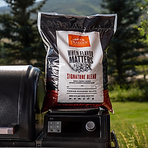 Traeger Grills Signature Blend 100% All-Natural Wood Pellets for Smokers and Pellet Grills, BBQ, Bake, Roast, 18 lb. Bag