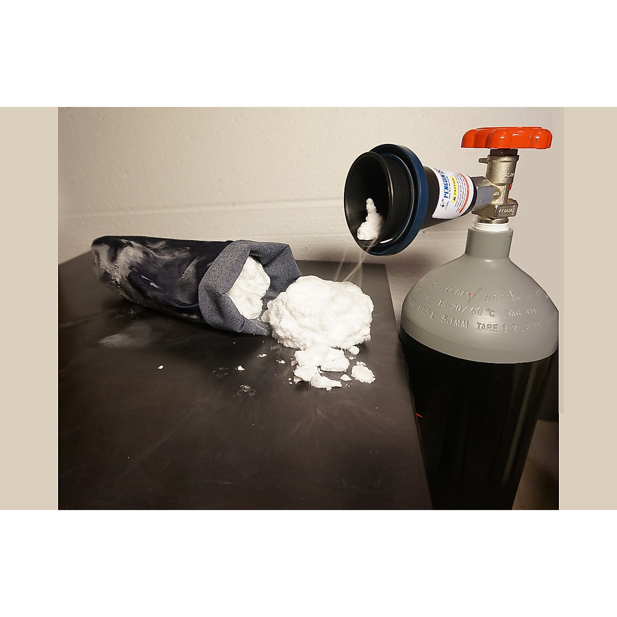 Dry ice Maker Penguin Basic - USA Fitting Valve