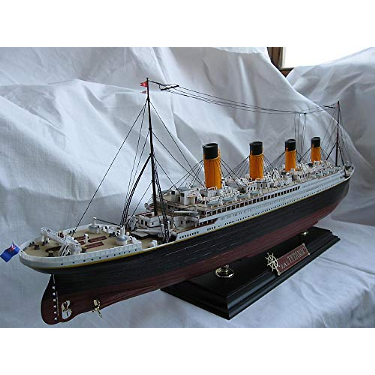 AEVVV RMS Titanic British Passenger Liner - Plastic Ship Model Kits Scale 1:700 - Assembly Instructions in Russian Language