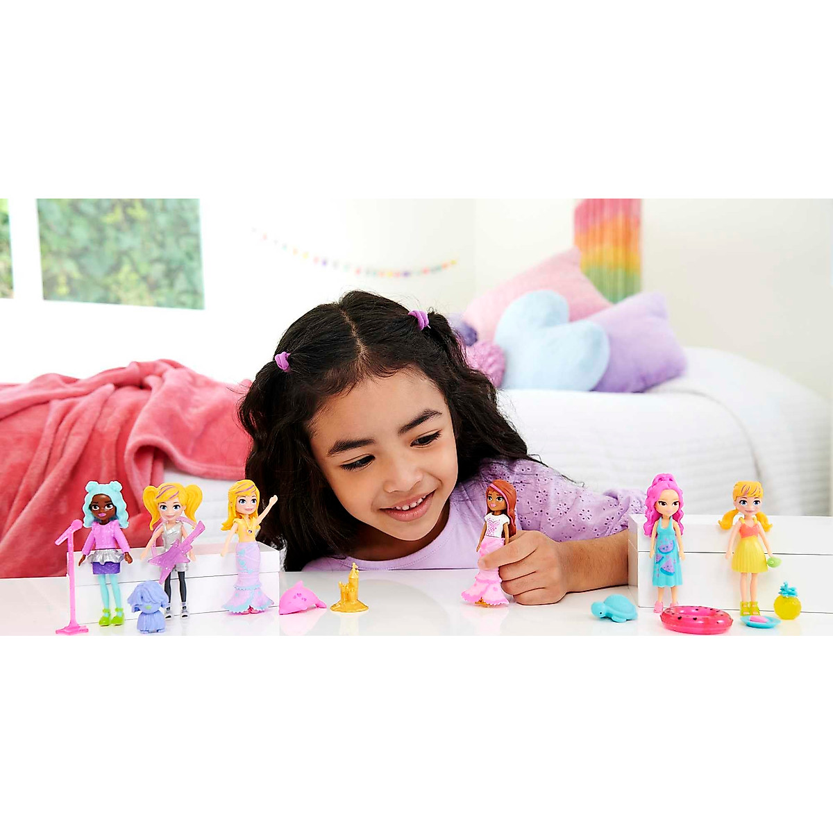 Polly Pocket Travel Toy with Two (3-inch) Dolls & 25 Accessories, Outer Space Fashion Pack with 2 Glow-in-The-Dark Pieces