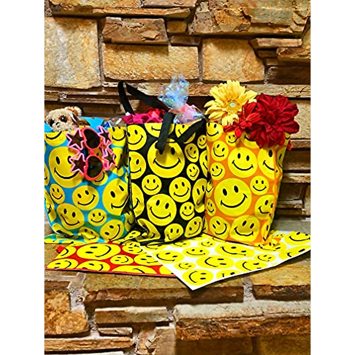 Funiverse Bulk 25 Pack of Happy Smile Face Reusable Shopping Totes or Gift Bags
