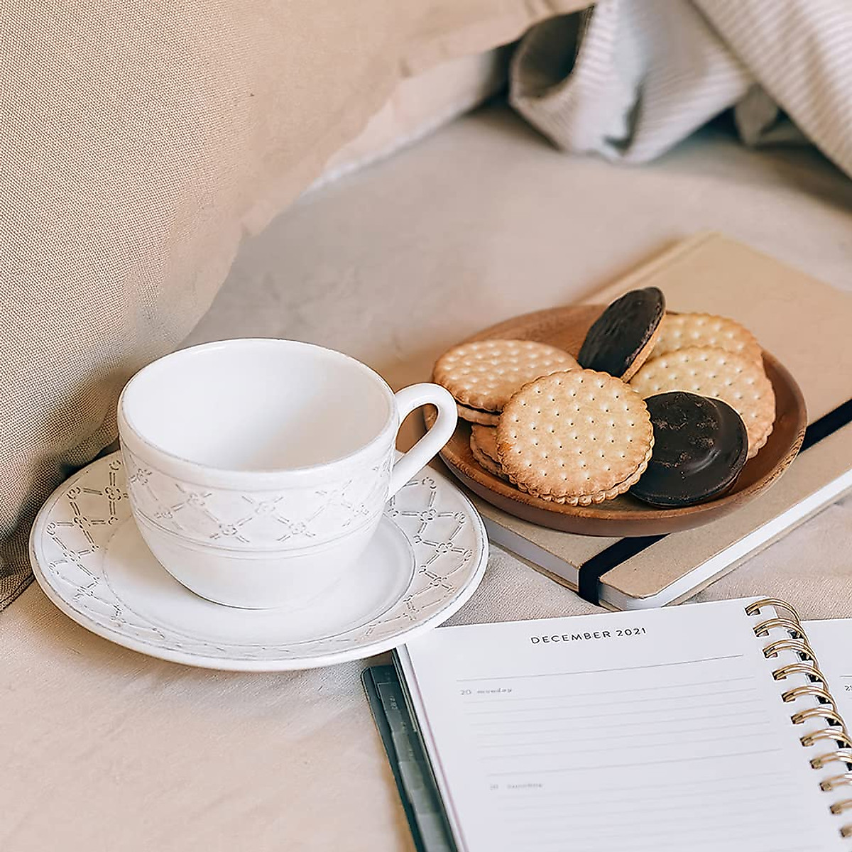 IQCWOOD Wooden Dinner Plates, 6 Inch Round Wood Plates Set of 4, Acacia Wooden Plates Round Tray Easy Cleaning Serving Platter for Food Dessert Salad Plate Fruit Platters