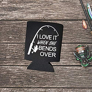 I Love It When She Bends Over Funny Can Cooler - Fishing Beer Coolie - Multiple Color Variations - Perfect Fisherman Gift (Black)