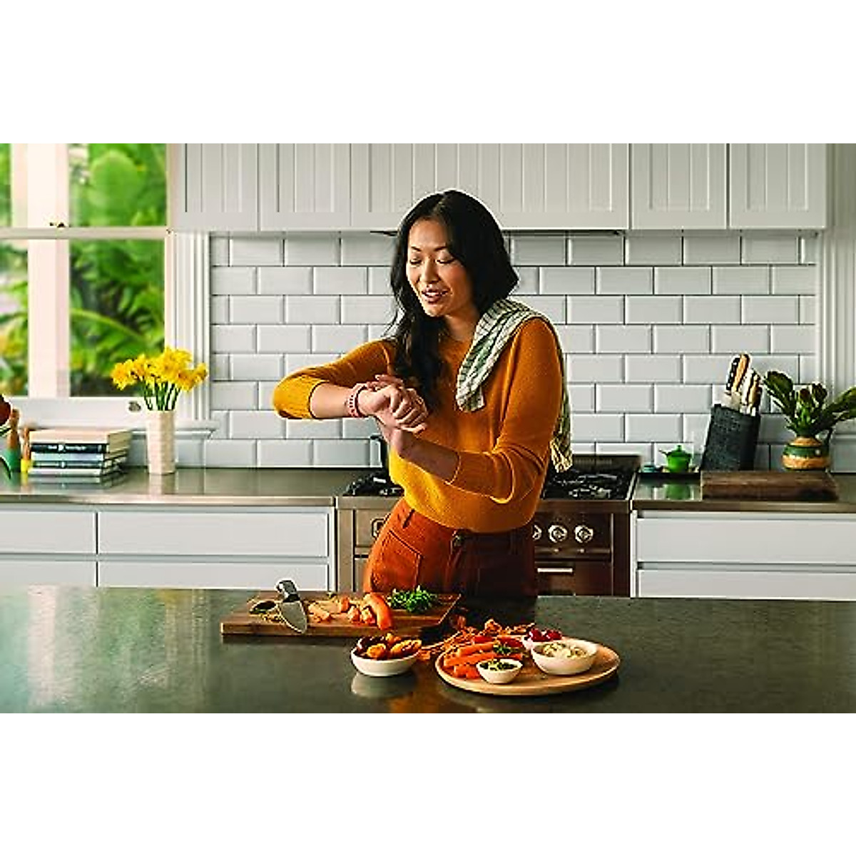 Fitbit Versa 3 Health & Fitness Smartwatch with GPS, 24/7 Heart Rate, Alexa Built-in, 6+ Days Battery, Pink/Gold, One Size (S & L Bands Included)