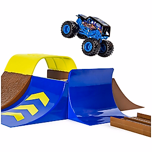 Monster Jam, Champ Ramp Freestyle Playset with Exclusive Son-uva Digger Monster Truck, 1:64 Scale Die-Cast, Kids Toys for Boys and Girls Ages 4-6+