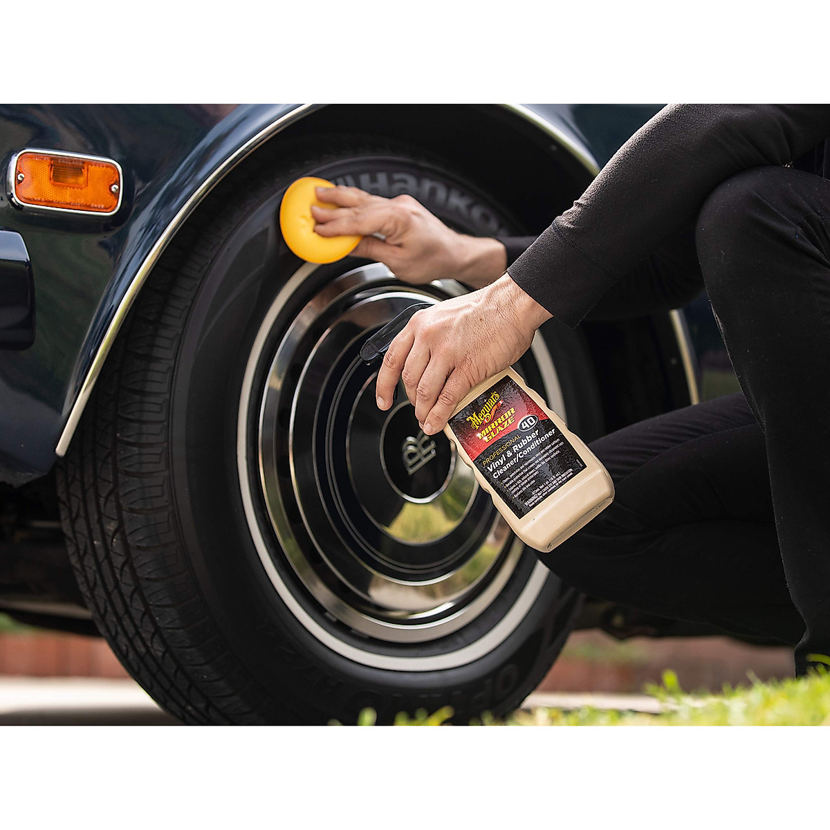 Meguiar's M4016 Mirror Glaze Vinyl & Rubber Cleaner/Conditioner, Restores Life and Color - 16 Oz Spray Bottle
