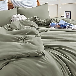 CozyLux Olive Green Comforter Set Full Size, 3 Pieces Solid Breathable Quilted Style Bedding Sets, Luxury Fluffy Soft Microfiber Comforter for All Season(1 Comforter & 2 Pillowcases)