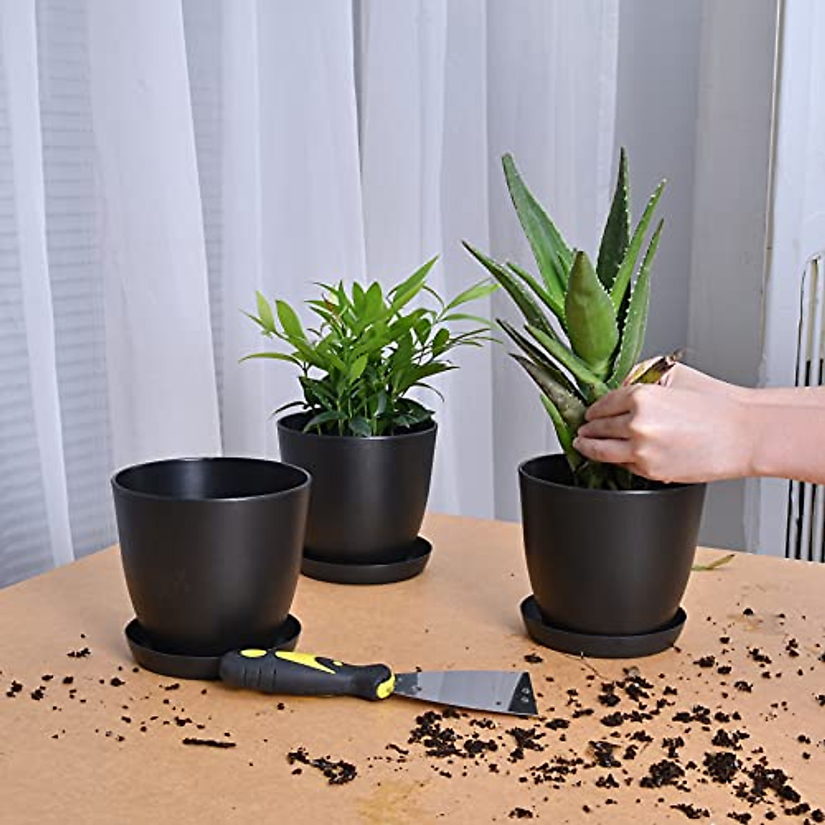 JERIA 10-Pack 5.5 Inch Plastic Plant Pots with Drainage Hole and Trays, Modern Decorative Gardening Pots, Suitable for Indoor and Outdoor, All House Plants, Succulents, Flowers, and Cactus, Black