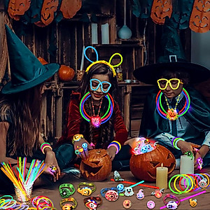 iRugosa hapfyer 124PCS Halloween Party Favors for Kids, Glow in the Dark Halloween Toys Bulk for Halloween Treat Bags Goodies Bags Fillers/Halloween Gifts Party Supplies