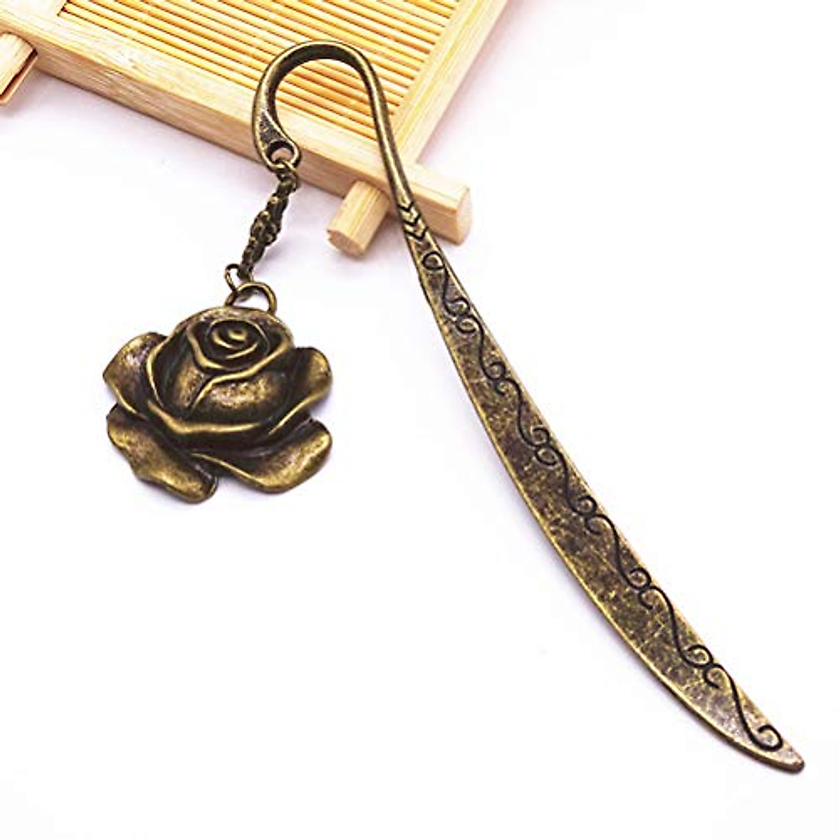 Amosfun 2pcs Retro Book Mark Vintage Metal Rose Bookmark Document Label Wedding Party Favor Gifts(Golden)