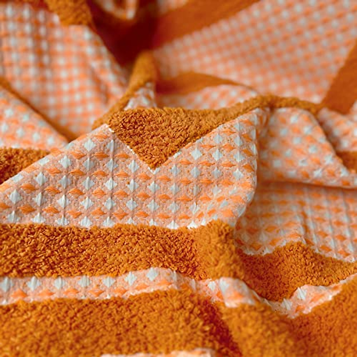 Amélie Home Tufted Woven Throw Blanket Bohemian Farmhouse Reversible Textured Geometric Rhombus Waffle Decorative Throw Blankets for Couch Sofa Bedroom Spring Indoor Outdoor(50'' x 60'', Burnt Orange)