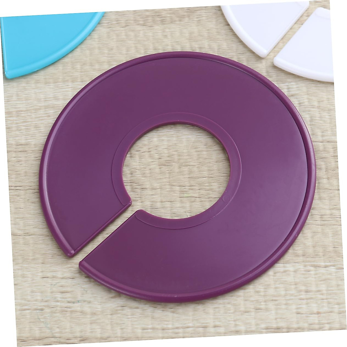 Cabilock 10pcs Round Clothing Hanger Size Buckles Plastic Separation Clips for DIY Crafting Clothing Organization