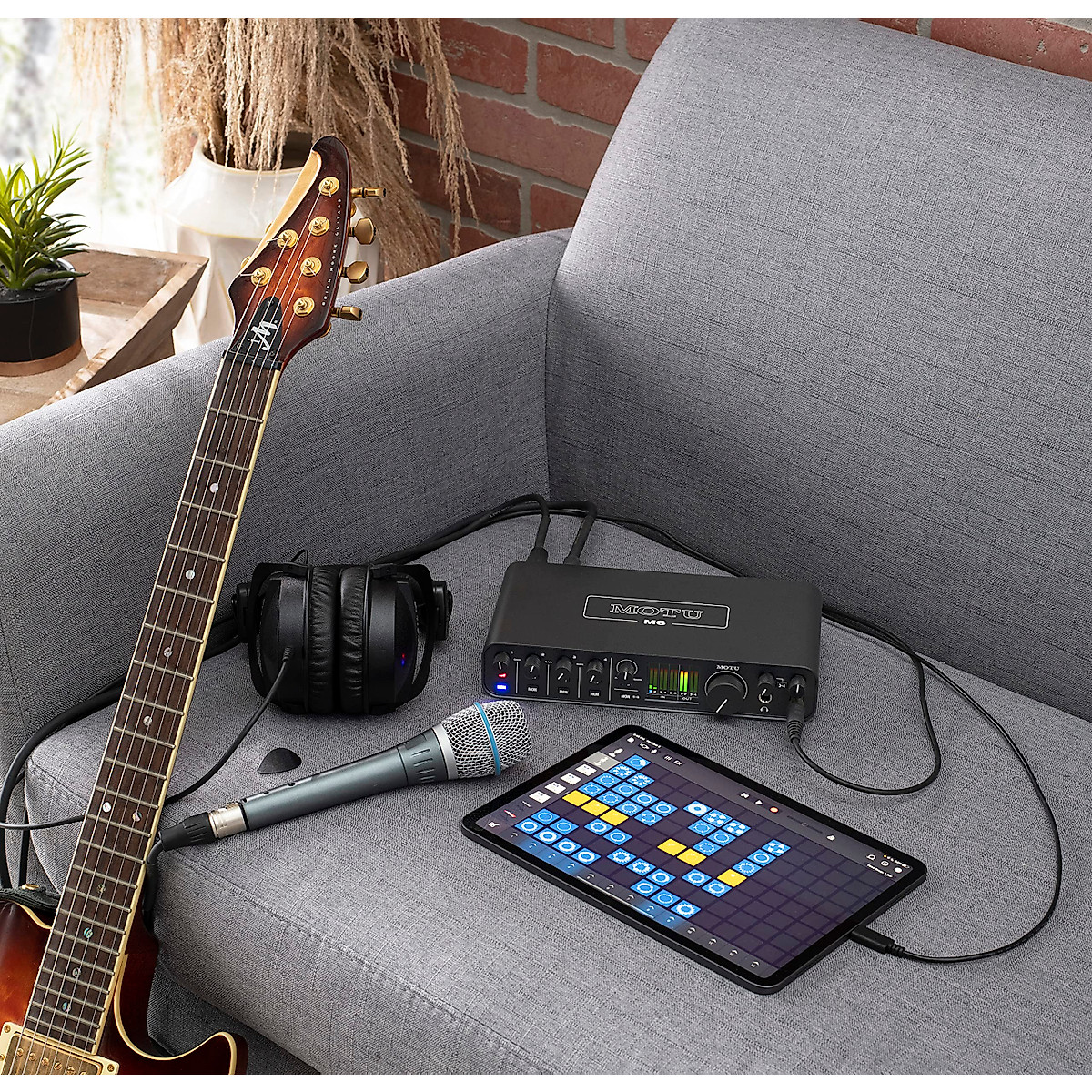 MOTU M6 6x4 USB-C Audio Interface with Studio-Quality Sound