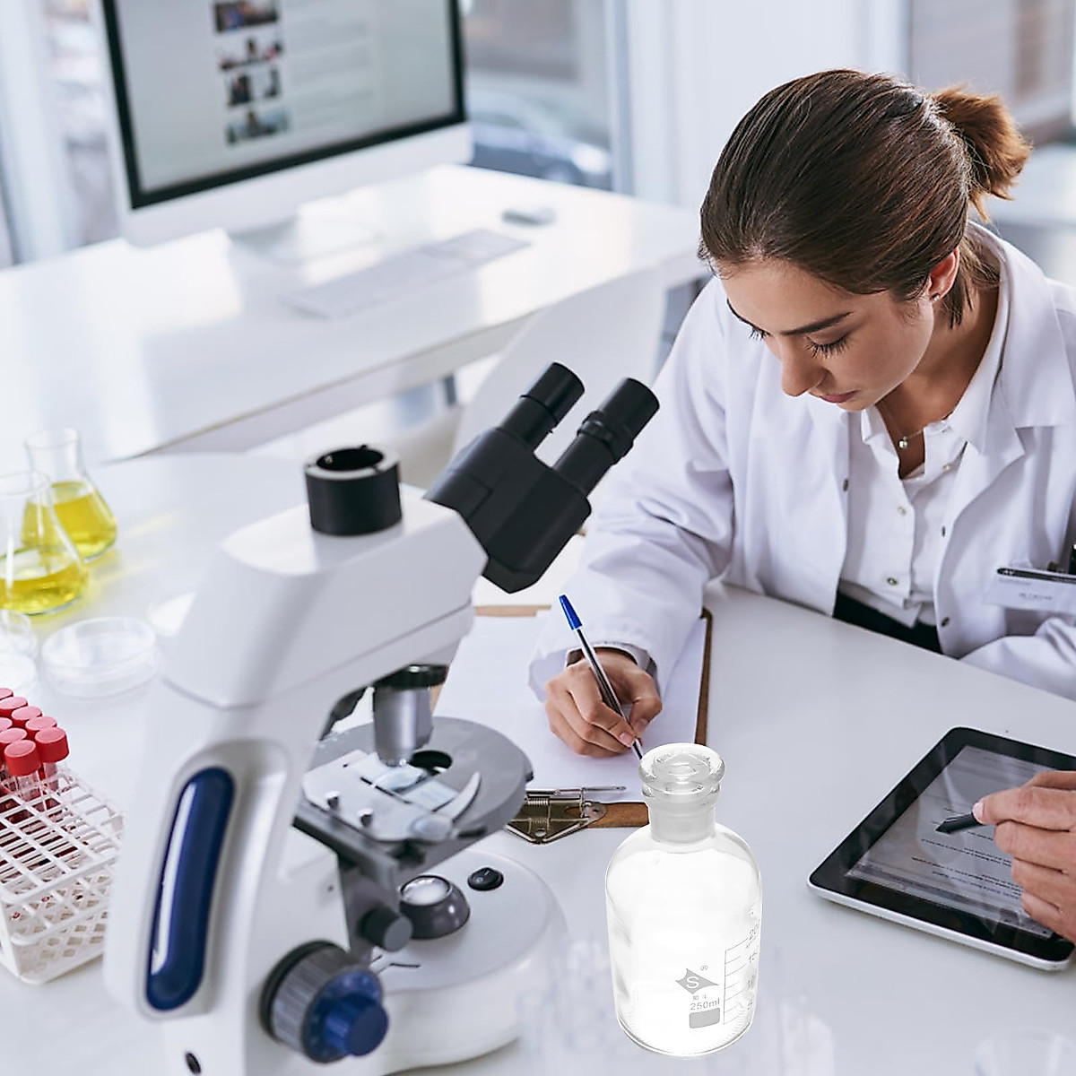 iplusmile Labs Reagent Bottle, 250 mL Soda Glass, Wide Neck with Stopper, Chemistry Sample Glass Bottle with Glass Stopper for Reagent