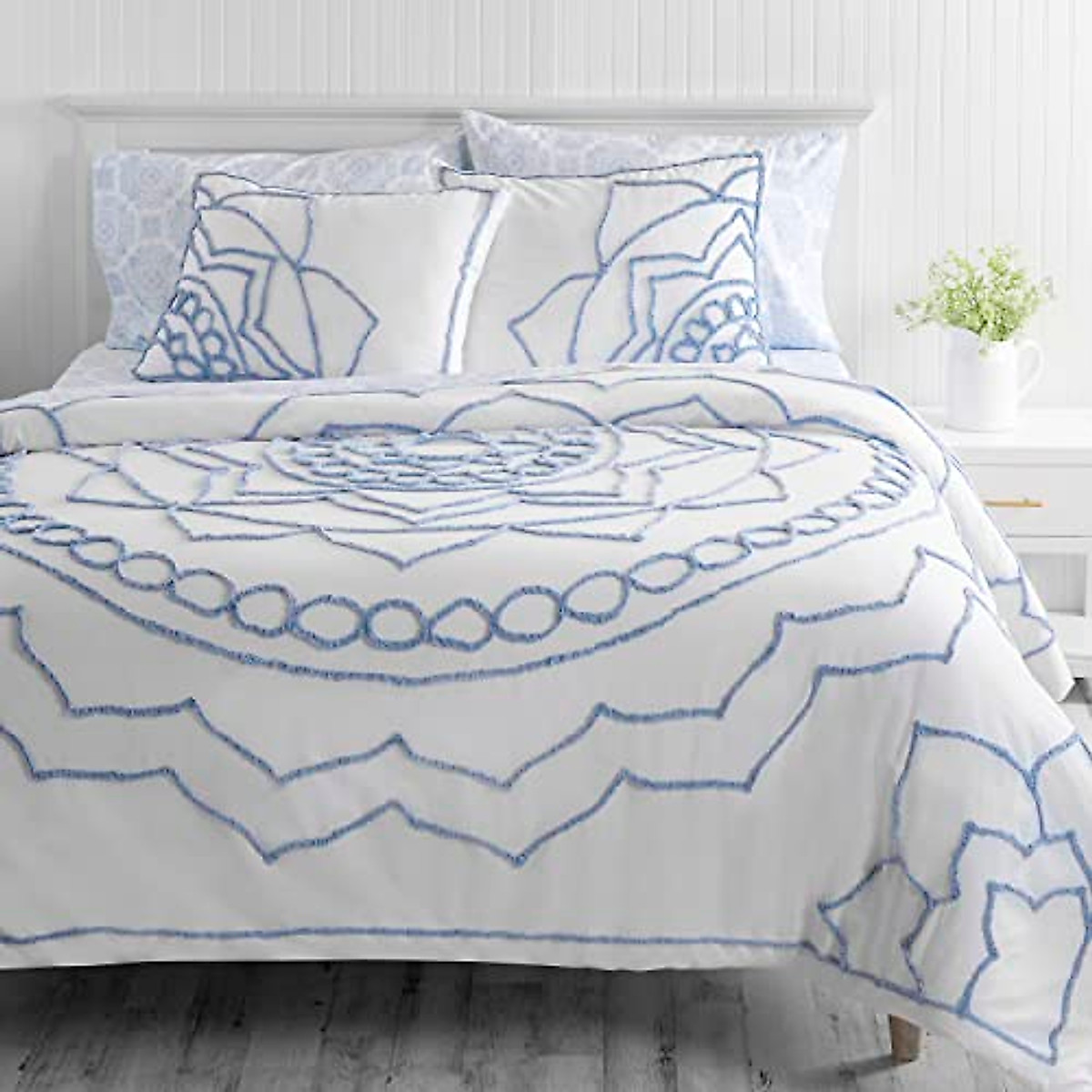 MARTHA STEWART Sophia Medallion Chenille Duvet Cover Queen Size, 3 Piece Set- 1 Duvet Cover, 2 Pillow Shams, Cotton-Percale, Soft, Reversible, Easy Wash, All Season 90"x92" with Button Closure, White