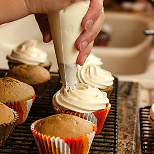 Tamodan Piping Bags 100PCS & 16 Inches Tipless Piping Bags, Extra Thick Pastry Bags Disposable, Non-Slip Icing Piping Bags Disposable Design, Cake Decorating Bags Easy to Squeeze the Icing Cream.