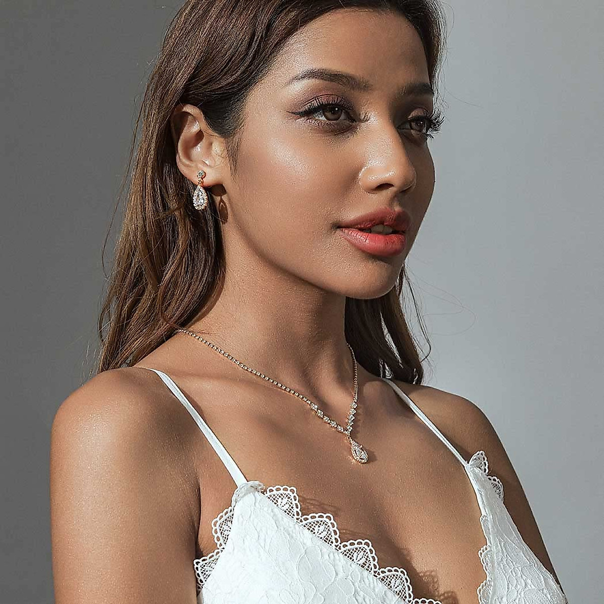 Unicra Bride Crystal Necklace Earrings Set Bridal Wedding Jewelry Sets Rhinestone Choker Necklace Prom Costume Jewelry Set for Women and Brides(Gold)