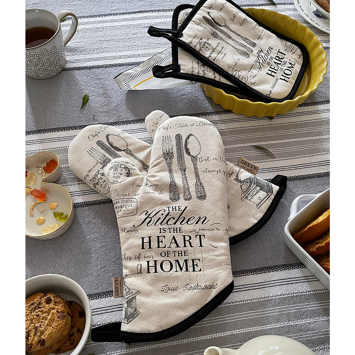 GREVY Quilted Cotton Pot Holders with Pocket Heat Resistant Oven Mitts for Cooking or Baking,7x9,Set of 4 (4 PCS Kitchen Sets)
