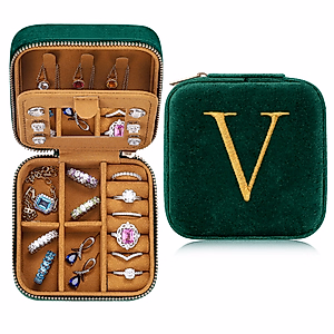 Parima Aunt Gifts - Auntie & Birthday Gifts for Aunt, Plush Velvet Emerald-Green Jewelry Box Travel Case - Letter V, Green