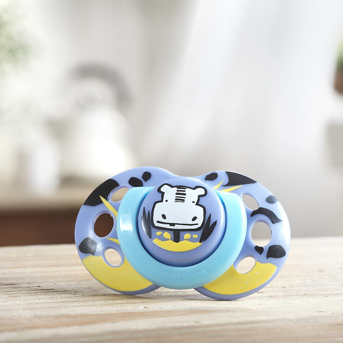 Tommee Tippee Fun Style Pacifiers, Symmetrical Design, BPA-Free Silicone Binkies, 6-18m, 4-Count