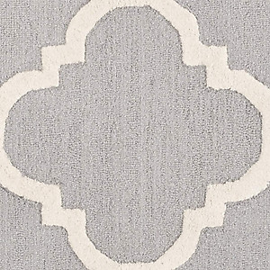 SAFAVIEH Cambridge Collection 4' x 6' Silver / Ivory CAM140D Handmade Moroccan Trellis Premium Wool Area Rug