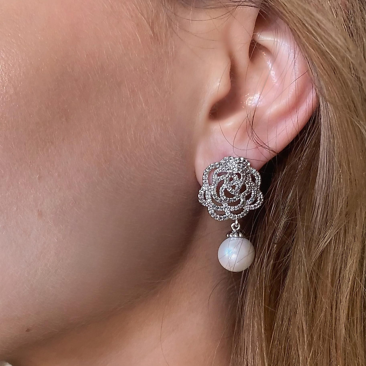 Fashion Designer Rhinestone Camellia Flower Statement Dangle Imitation Pearl Earrings for Women