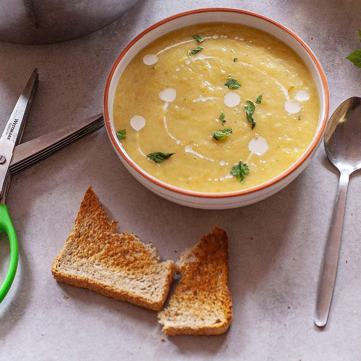 Westmark Germany Stainless Steel 5-Blade Herb Scissors with Cleaning Comb (Green)