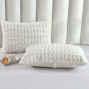Yunyiio Faux Fur Pillowcase Fluffy Plaid Hold Pillowcase Pillow Shams Fluffy Plush Decorative Pillowcase (Queen, Beige)
