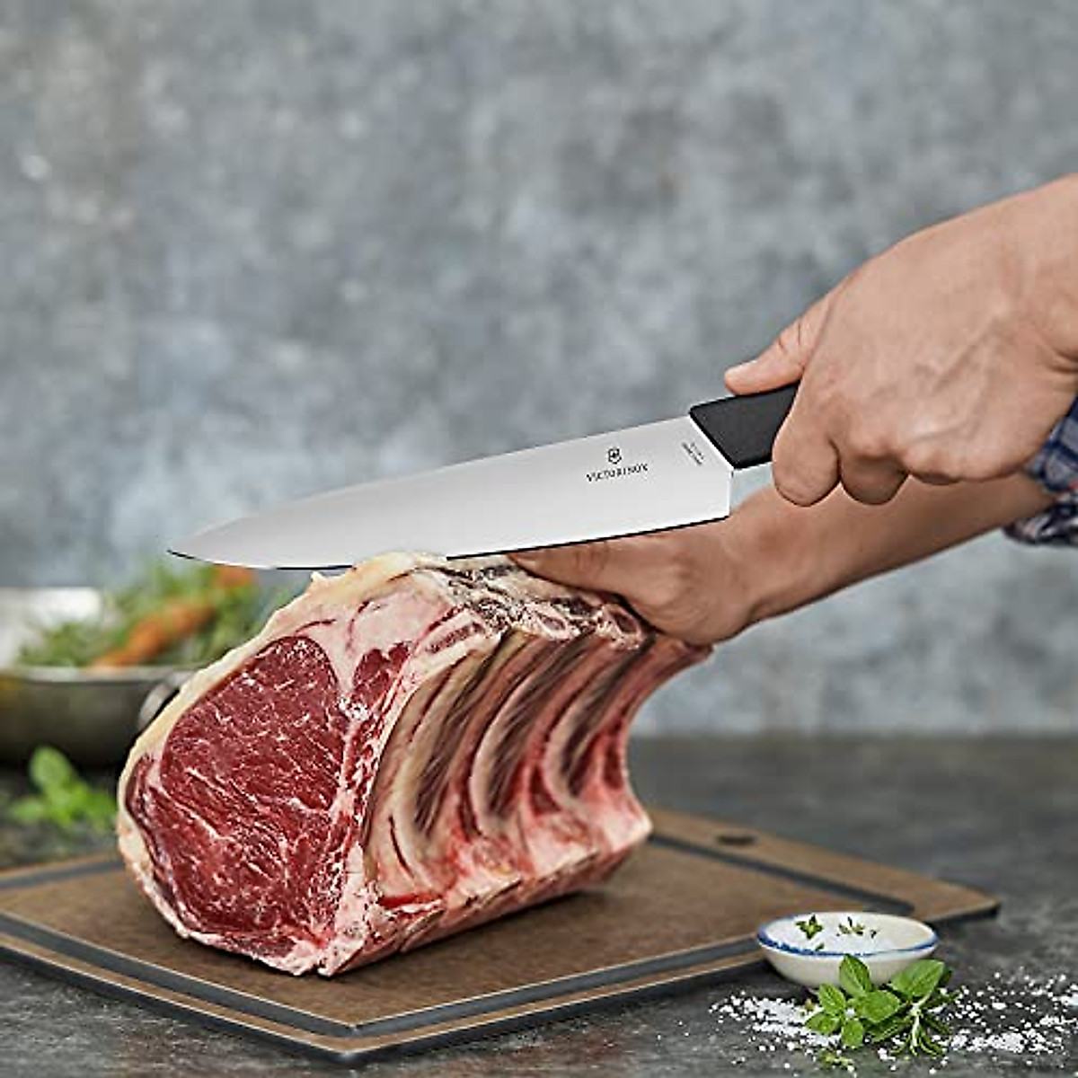 Victorinox 6.9013.22B Swiss Modern Carving Knife for Carving Meat, Slicing and Dicing Meats, Vegetables or Fruits Straight Blade in Black, 8.7 inches