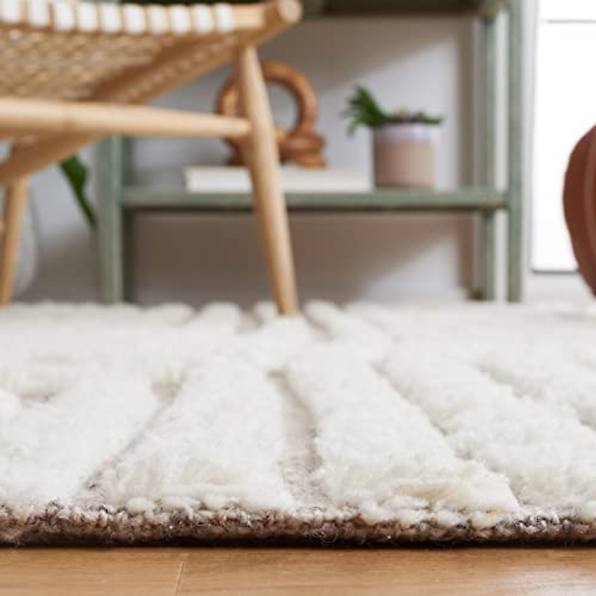 SAFAVIEH Kilim Collection Area Rug - 8' x 10', Beige & Ivory, Handmade Mid-Century Modern Deco Wool, Ideal for High Traffic Areas in Living Room, Bedroom (KLM652B)