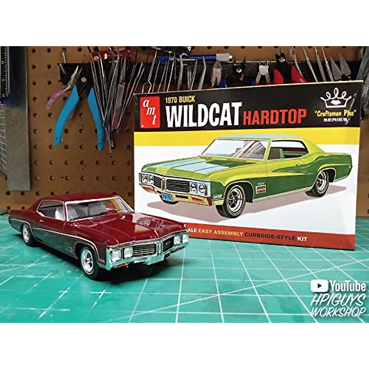 AMT1970 Buick Wildcat Hardtop 1:25 Scale Model Kit