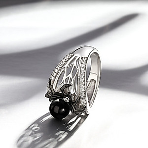 Jeulia 2.06ct Sterling Silver Black Skull Ring Women Men Spider Engagement Rings Pear Cut Red Diamond Skull Ring Gothic Black Pearl Spider Promise Ring Band Halloween Jewelry (Black Widow, J-½)