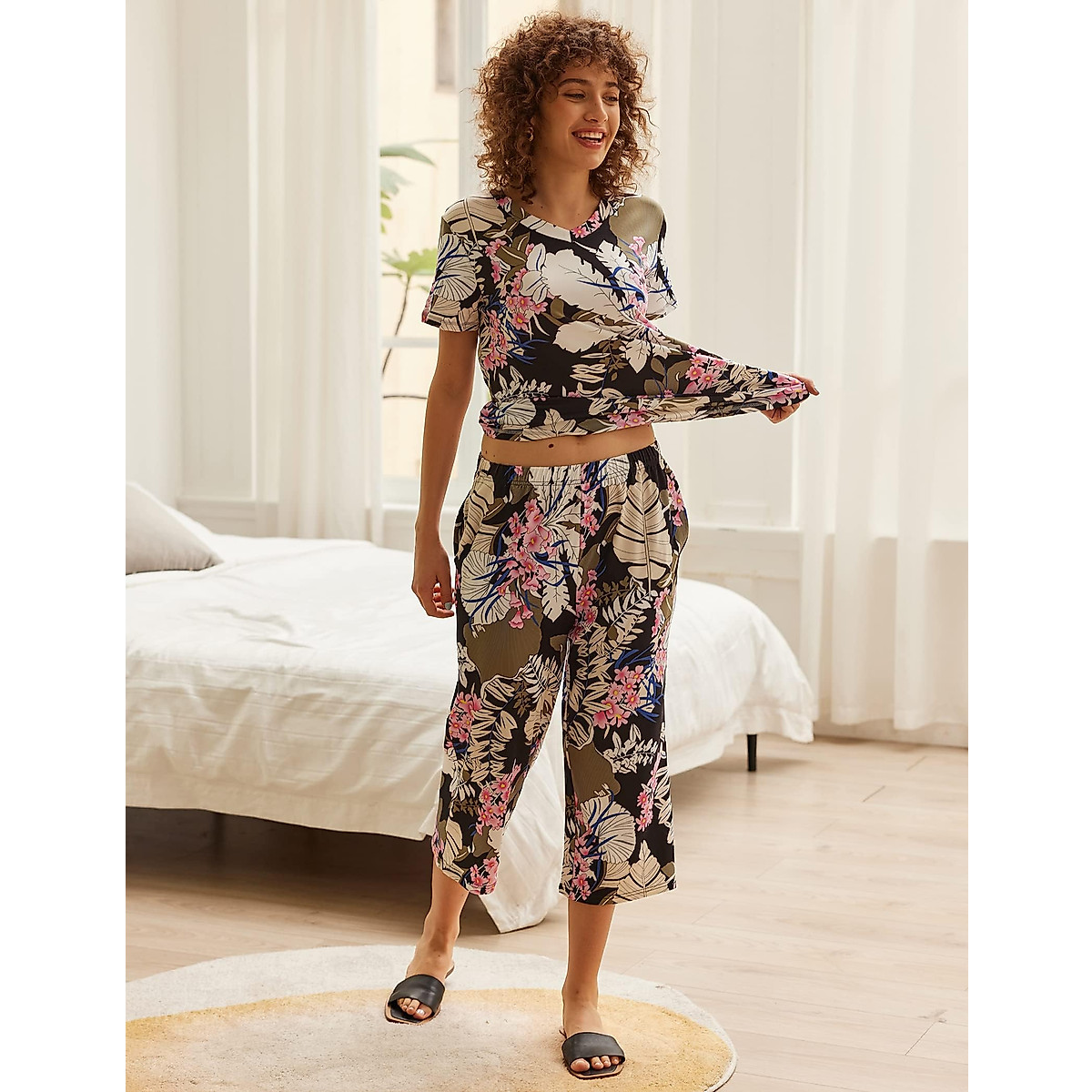 Ekouaer Women's Sleepwear Capri Pajama Sets Short Sleeve Two-Piece Pjs V Neck Tops & Capri Pants with Pockets S-3XL