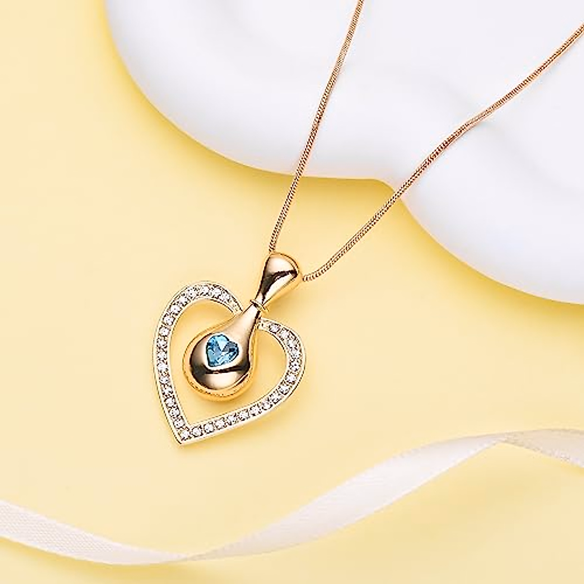 Catuni Gold Heart Necklace Cosplay Glitter Bottle Pendant Necklace for Women BFF Gift