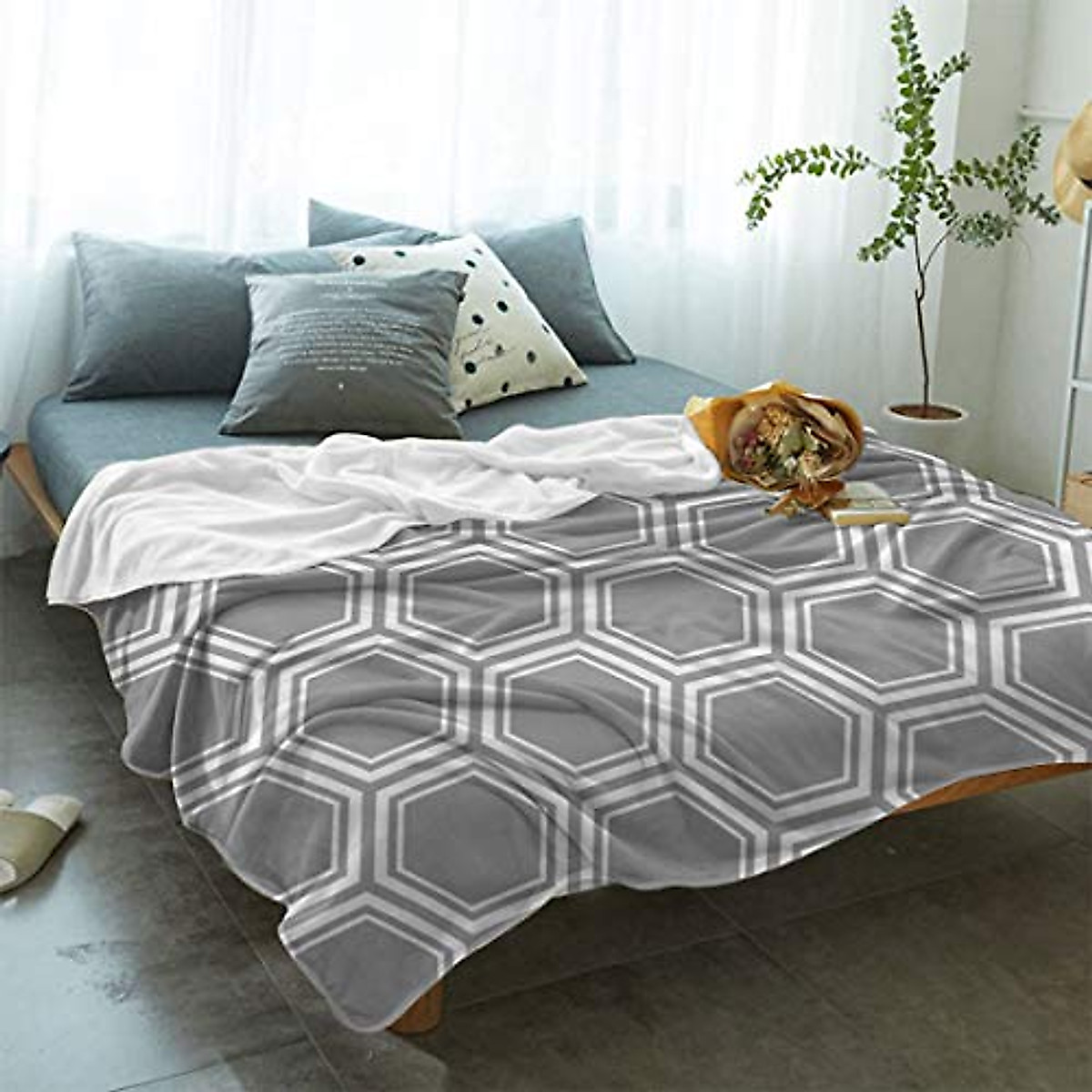 applebless Fleece Throw Blanket Hexagon Pattern Breathable Cozy Warm Flannel Plush Blanket Geometric Lightweight Fluffy Fuzzy Throw Blanket for Bed/Couch/Car (60 x 80 inch)