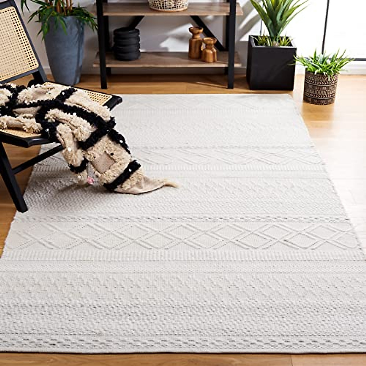SAFAVIEH Natura Collection Accent Rug - 4' x 6', Ivory, Handmade Moroccan Farmhouse Boho, Ideal for High Traffic Areas in Entryway, Living Room, Bedroom (NAT934A)