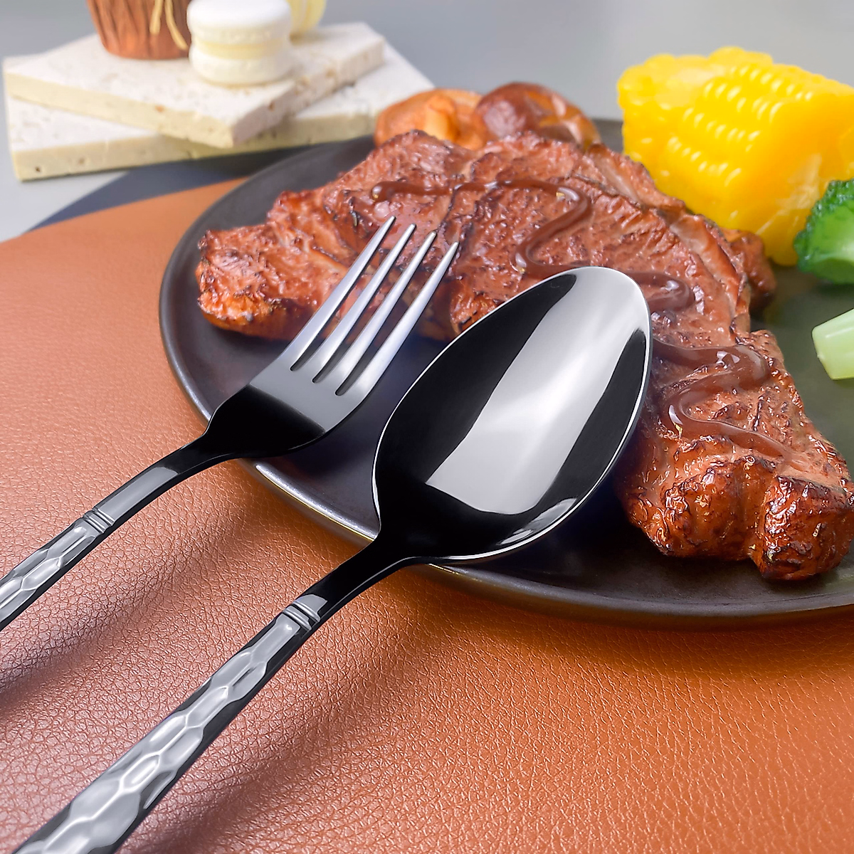 QISTEN 16-Piece Black Silverware Set, Stainless Steel Mirror Cutlery Set, Utensils Set with 4 Knives, 4 Forks, 4 Spoons, 4 Dessert Spoons, Dishwasher Safe