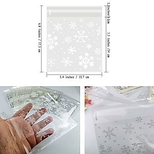 FAZHBARY 100 PCS Snowflake Cellophane Bags 5.4 x 6.8 inch Clear Self Sealing Cellophane Bags Christmas Plastic Bags for Candy Cookie Bakery Supplies